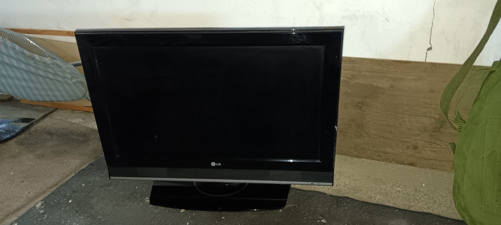 televizija LG 32 LC42