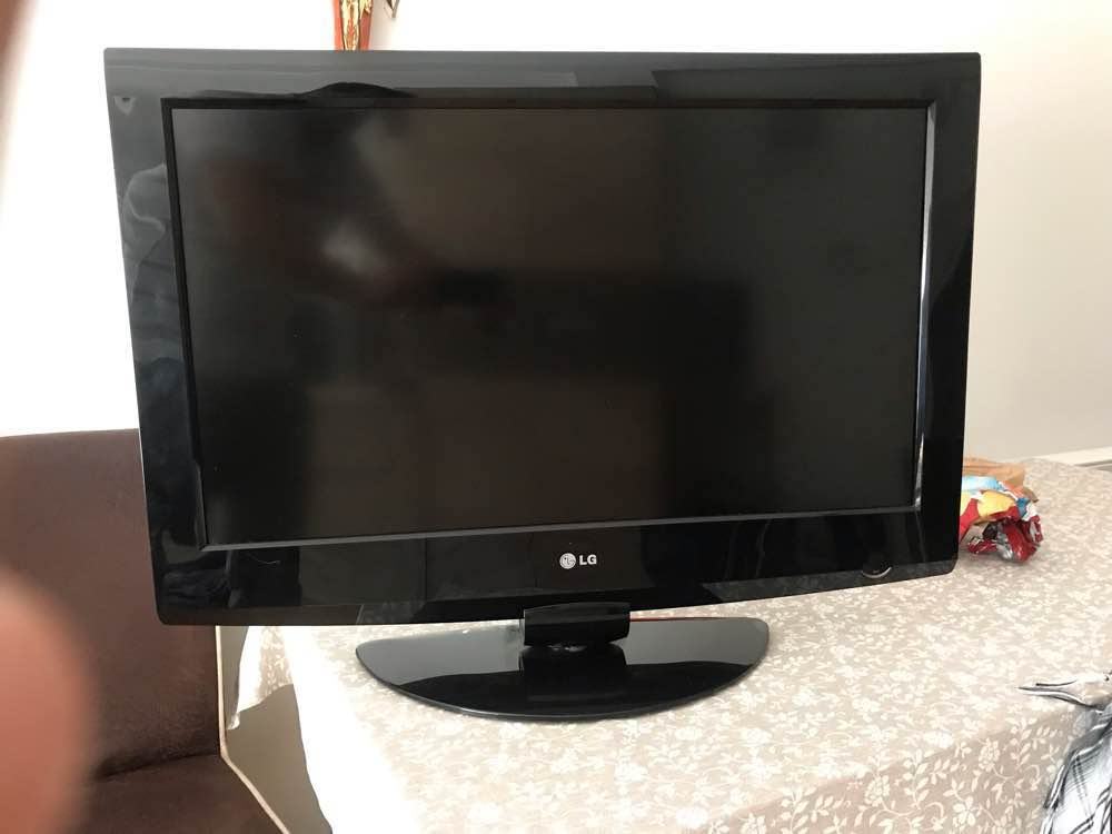Televizija LG 32LG2100 kao Nova