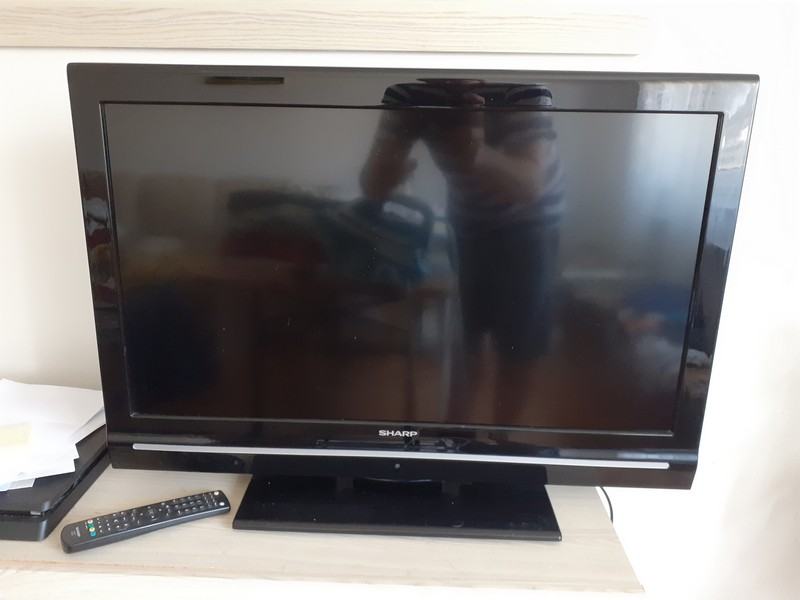 TV Sharp LCD 32 inča ; (82cm) Full HD (1920*1080)