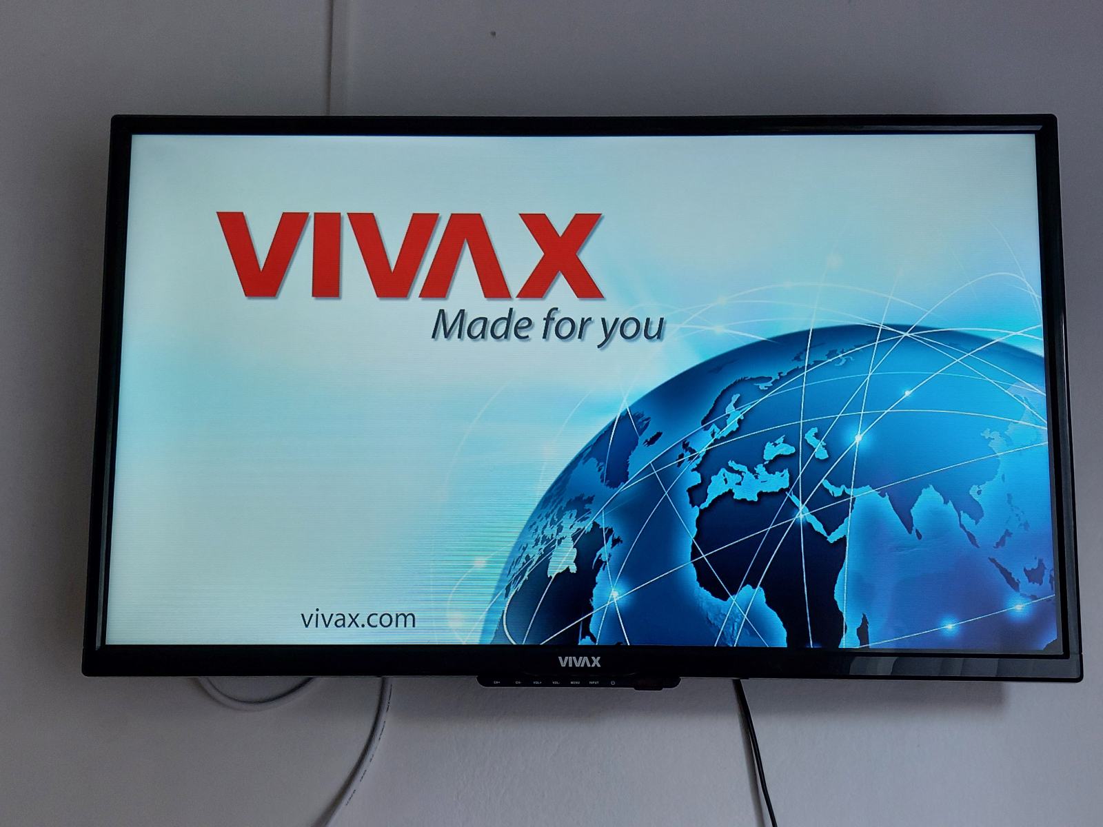 VIVAX LCD TV 32 inča + zidni nosač + DVB-T2 prijemnik