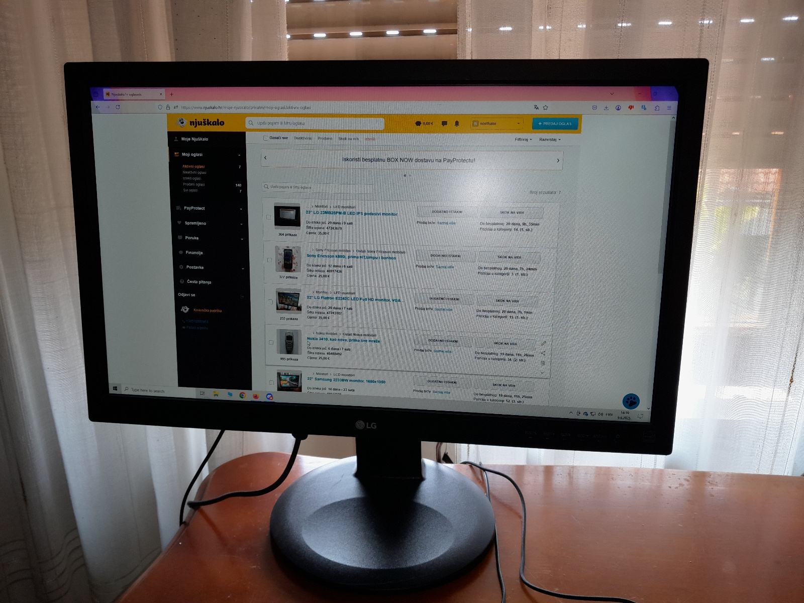 23 LG 23MB35PM-B LED IPS podesivi monitor iz 2015.