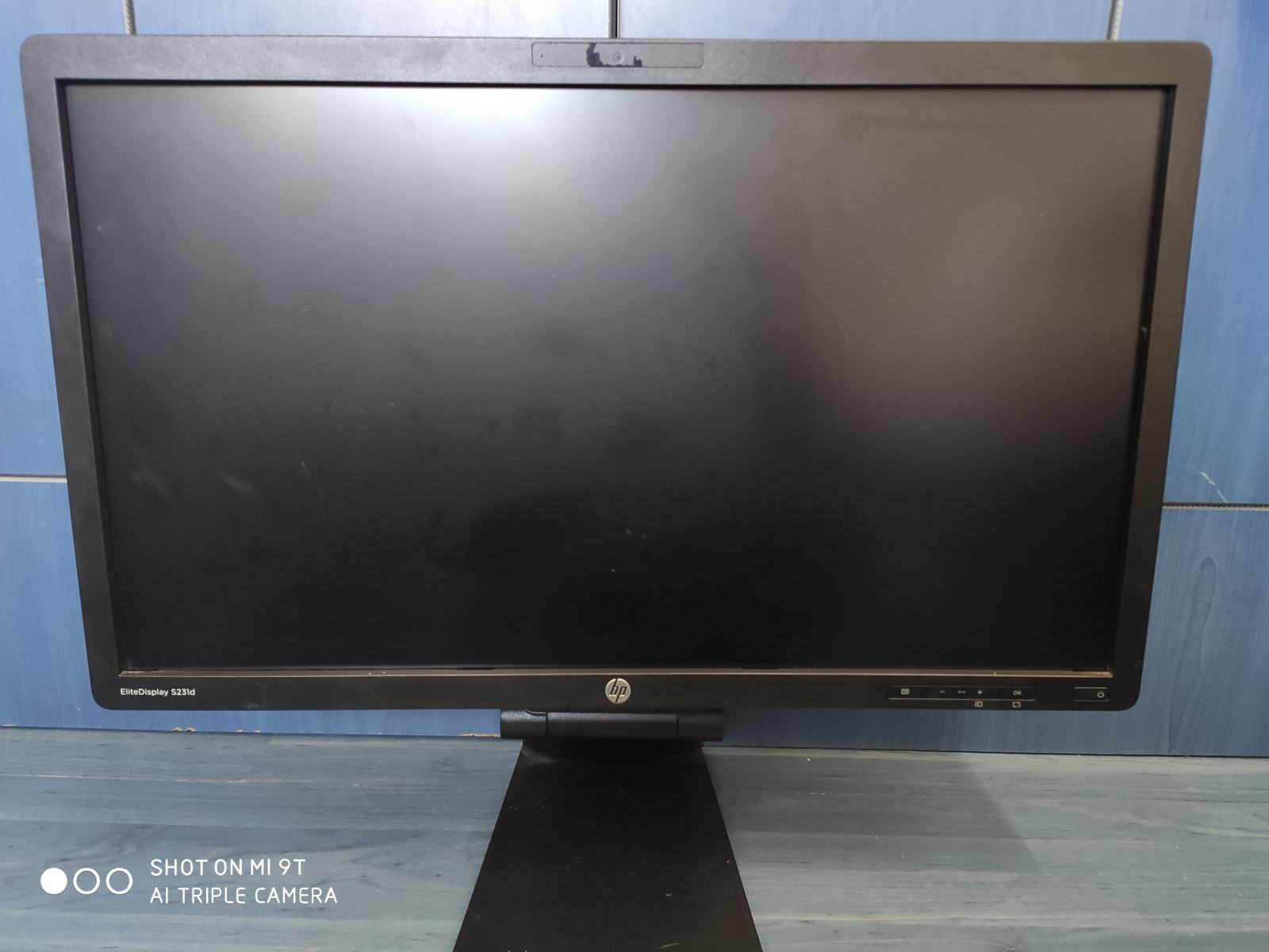 HP EliteDisplay S231d
