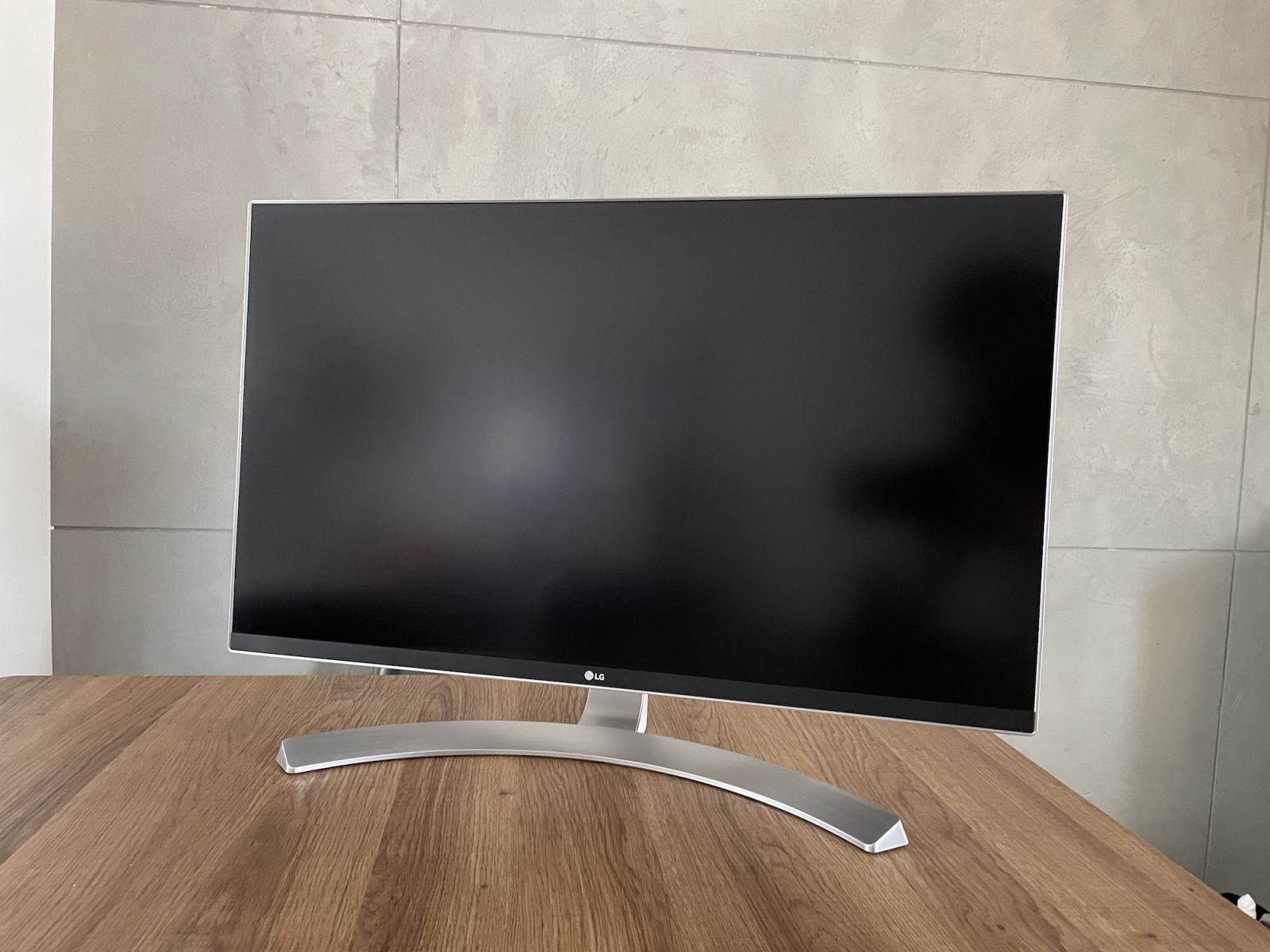 LG 27UD88-W 4K Monitor