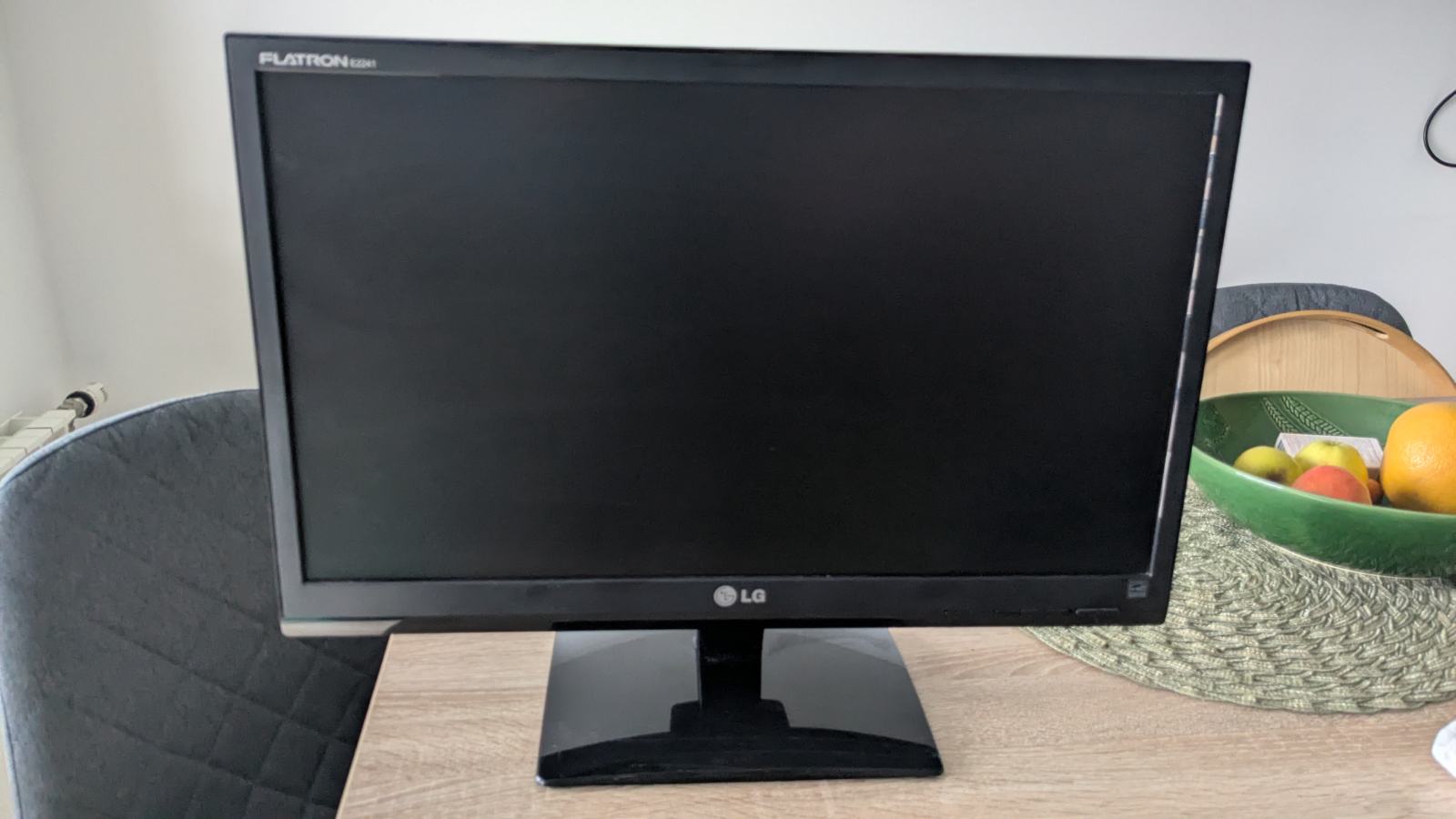 LG flatron E2241- BNT 22`