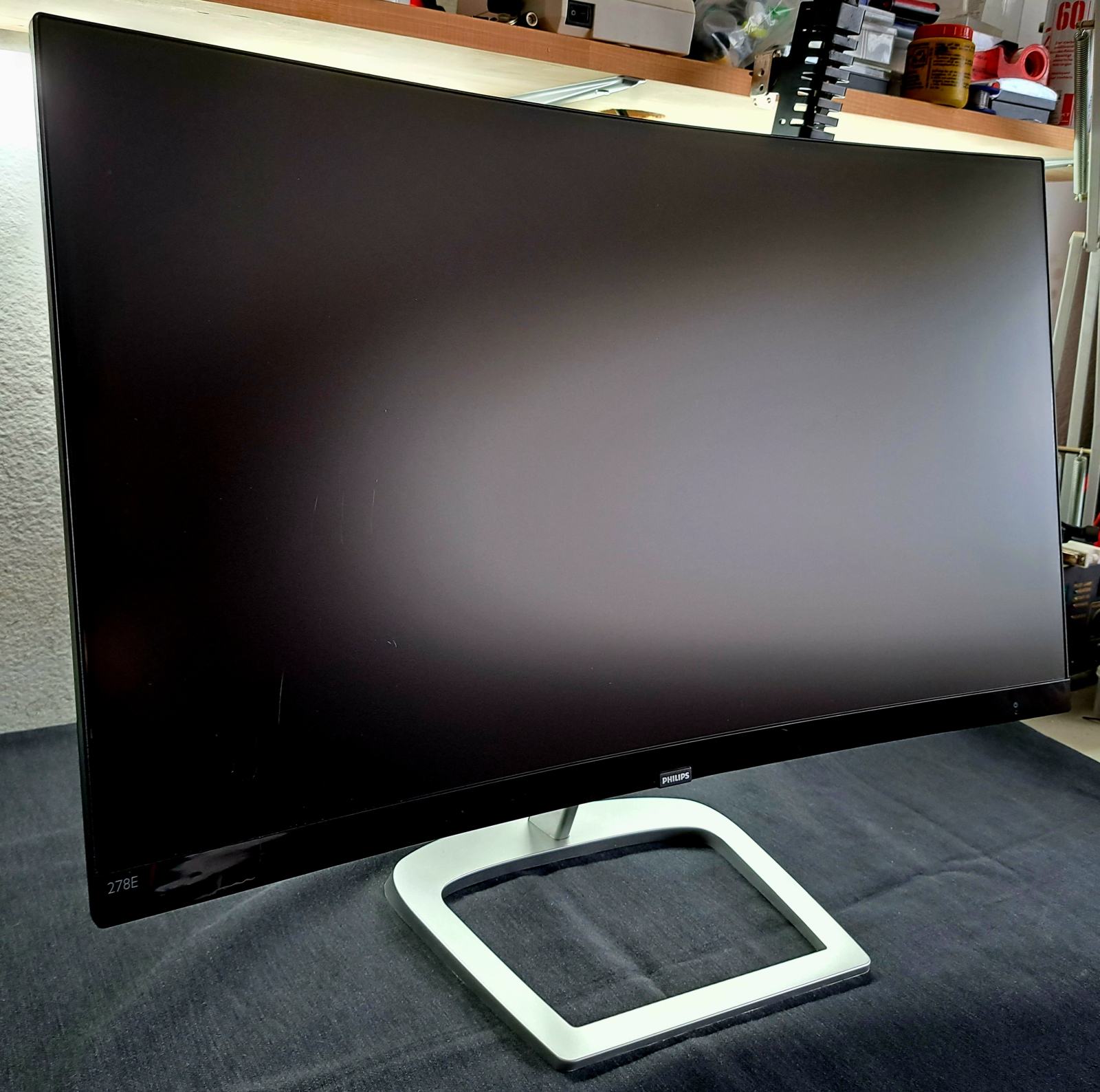 Philips 278E 27 zakrivljeni Full HD monitor