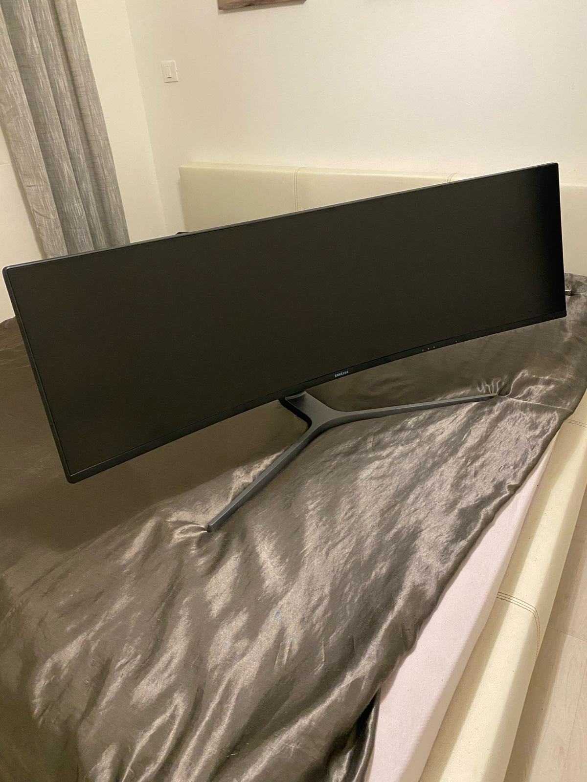 SAMSUNG QLED ultra wide business monitor
