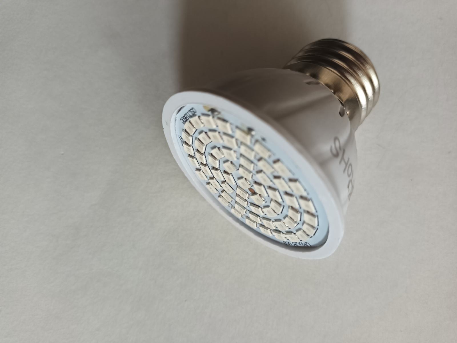 Led žarulja za rast biljaka