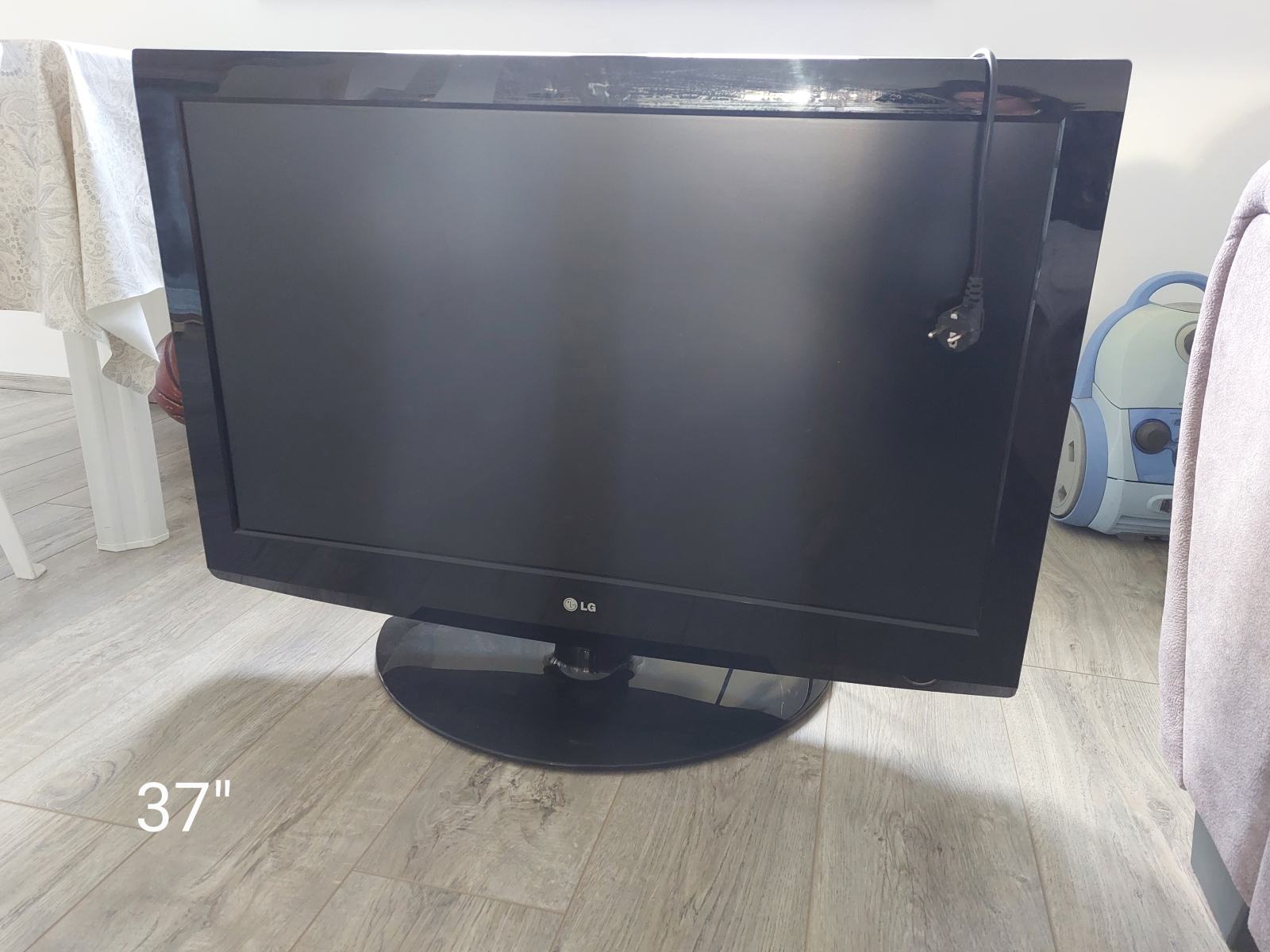 LG 37LG3000 + gratis dvb-t2
