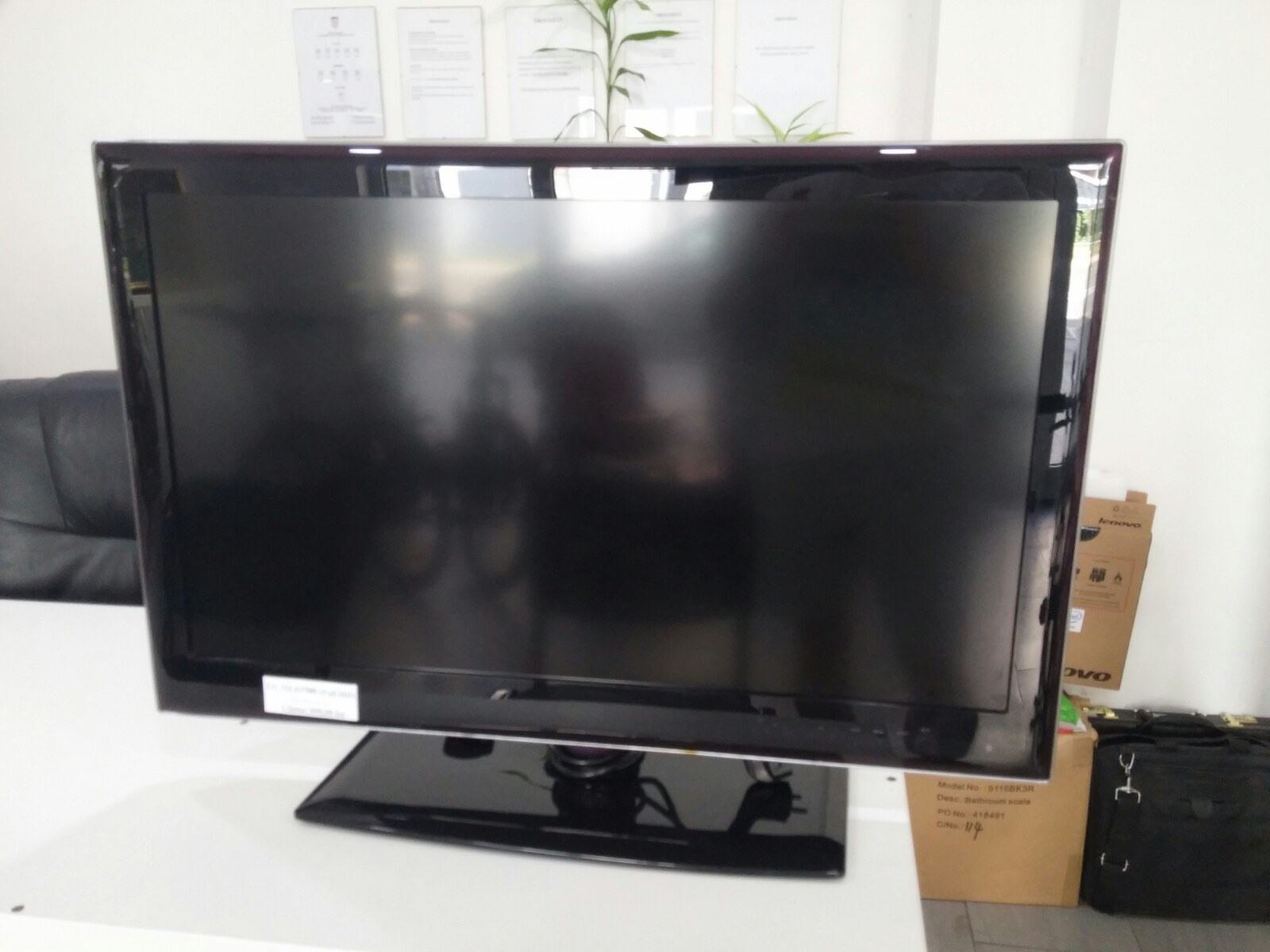 LG LED TV 82cm full HD