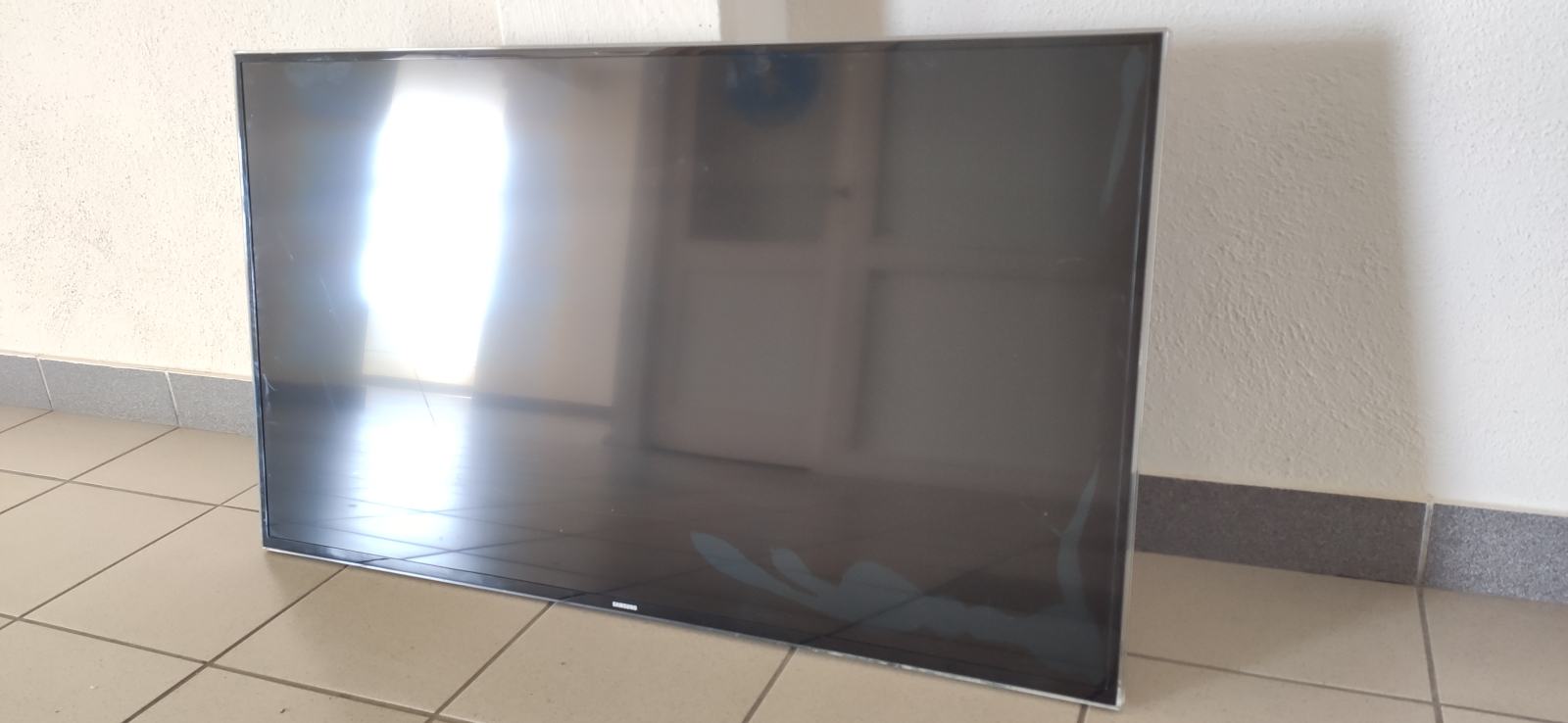 Samsung UE48H6400AK 48 Full HD, LED, Wifi, Smart TV (za dijelove)