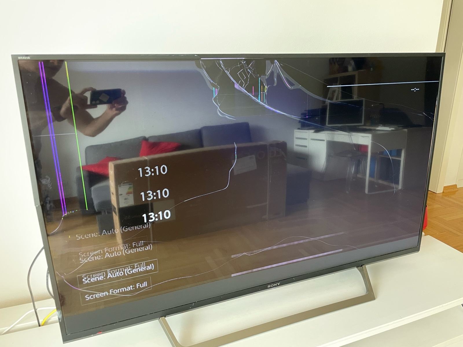 Sony KDL-49WE665 razbijen ekran