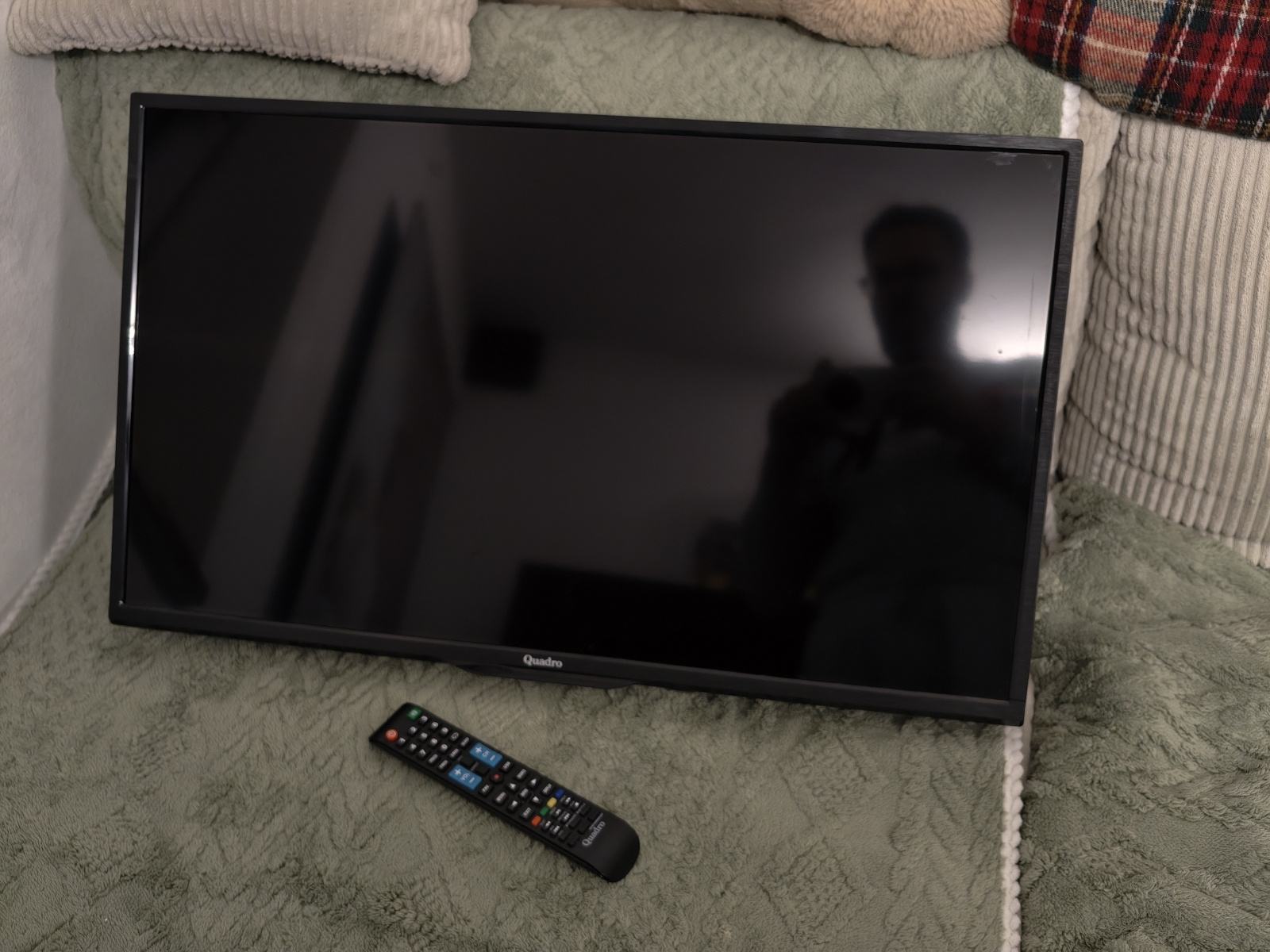 Quadro 32 HD LED TV Model LED-32HDA307