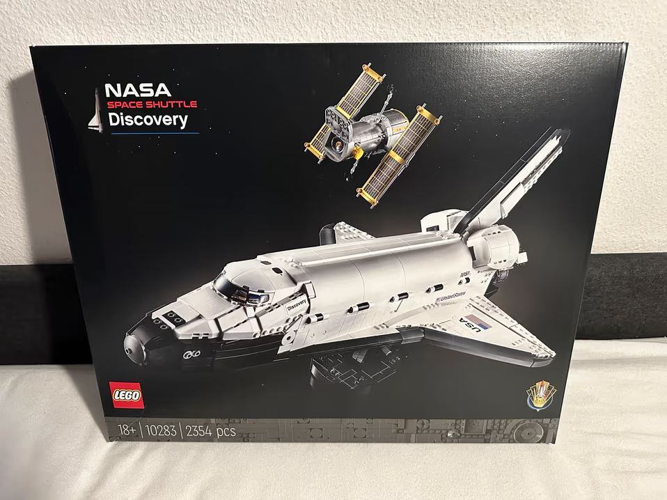 Lego 10283 NASA Space Shuttle Discovery