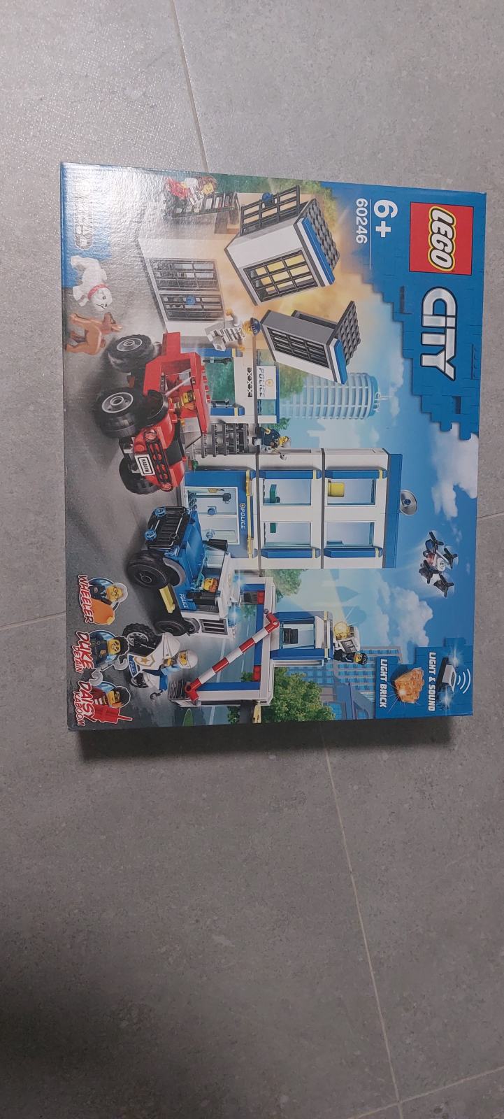 Lego 60246 novo