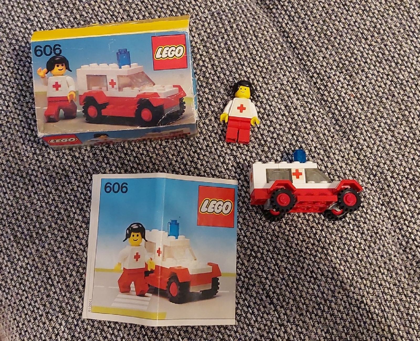 lego 606 ambulance