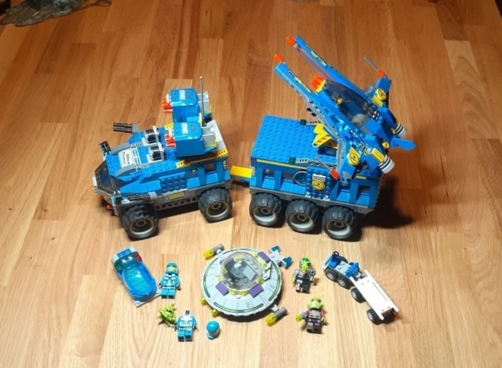 Lego Alien Conquest 7066 Earth Defense HQ