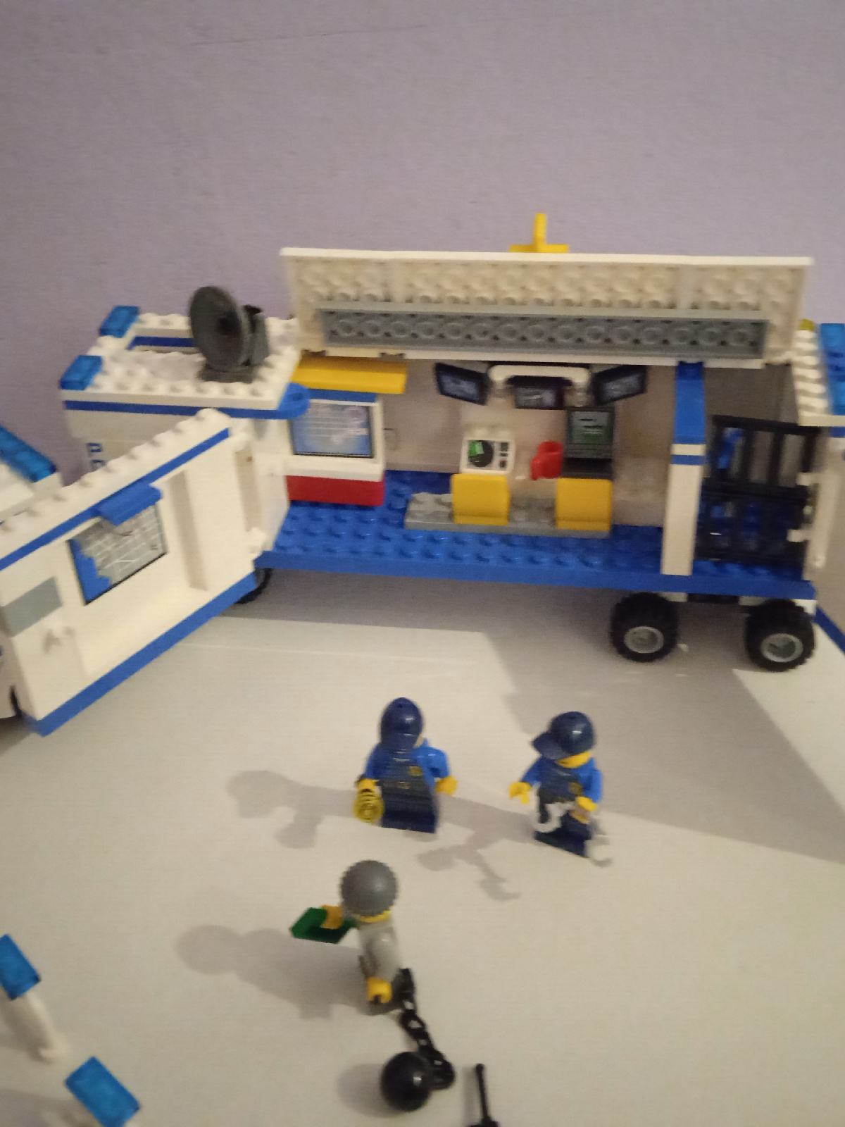 Mobilna policijska postaja kamion - Lego City 60044