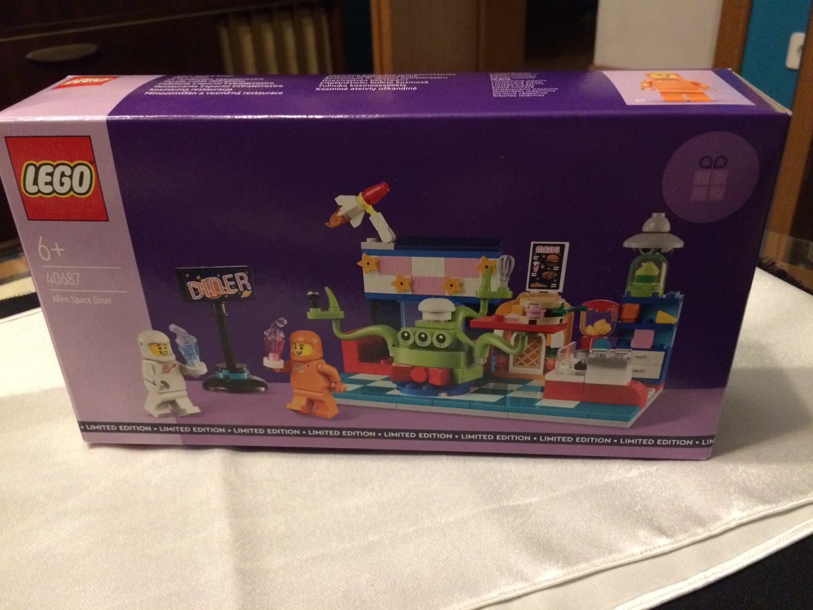 LEGO GWP Space Diner 40687