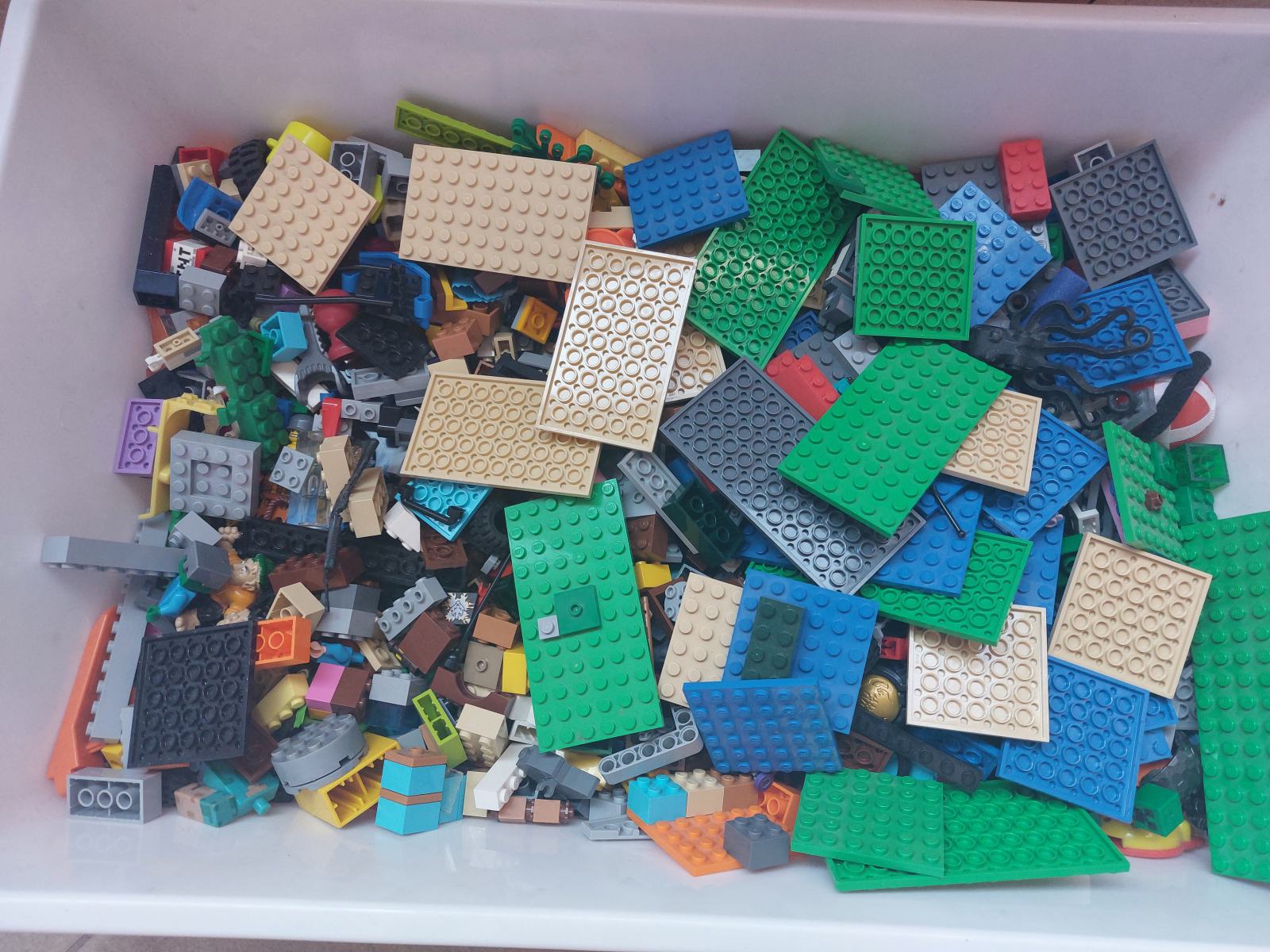 Lego kockices velikom podlogom