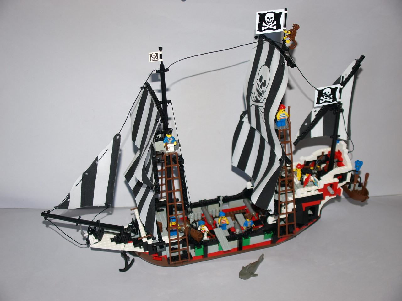 Lego Pirates set 6286 Skulls Eye Schooner