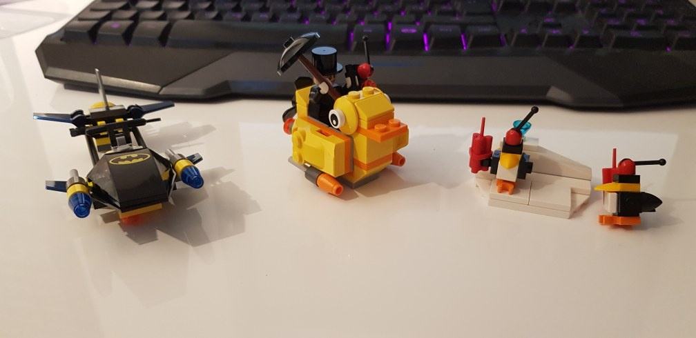 LEGO SET 76010-1 - Batman: The Penguin Face off REZERVIRANO