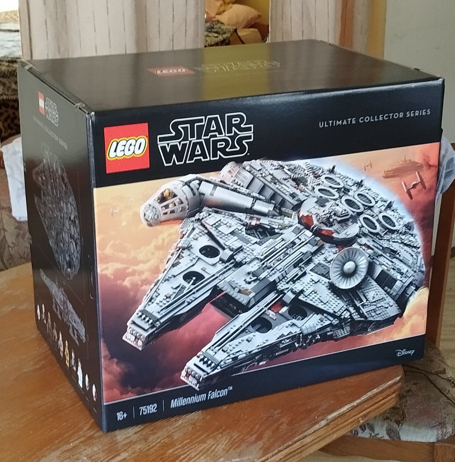 LEGO set Star Wars 75192 Millennium Falcon (ZAPAKIRANO)