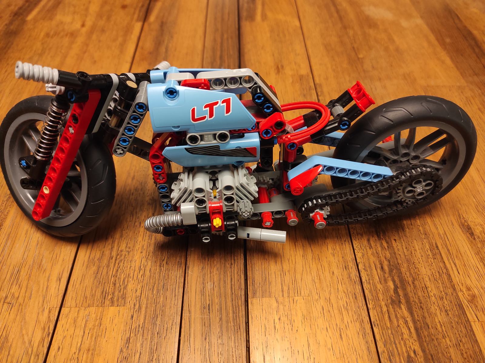 Lego Technic motor složen