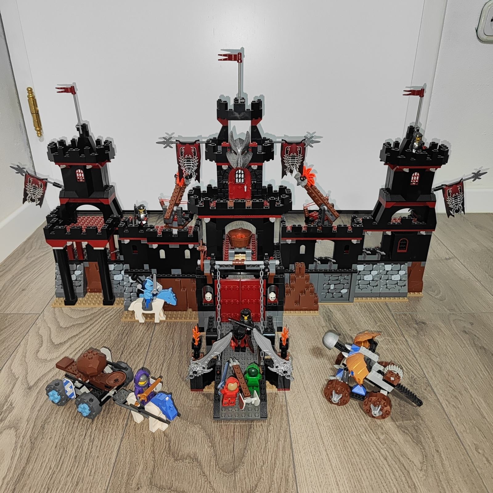 Lego Castle Vladeks Dark Fortress 8877
