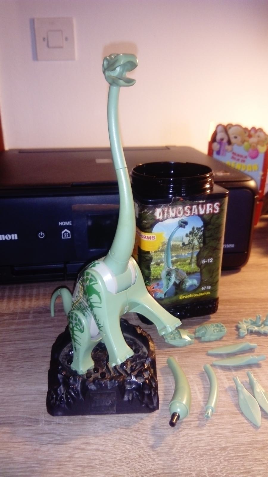 Prodajem LEGO kockice DINOSAURS 6719 Brachiosaurus