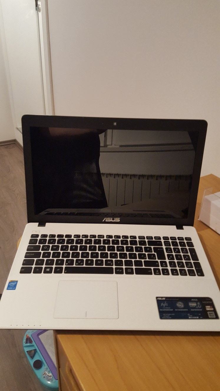 Asus laptop X552LAV-SX961D bijeli, kao nov