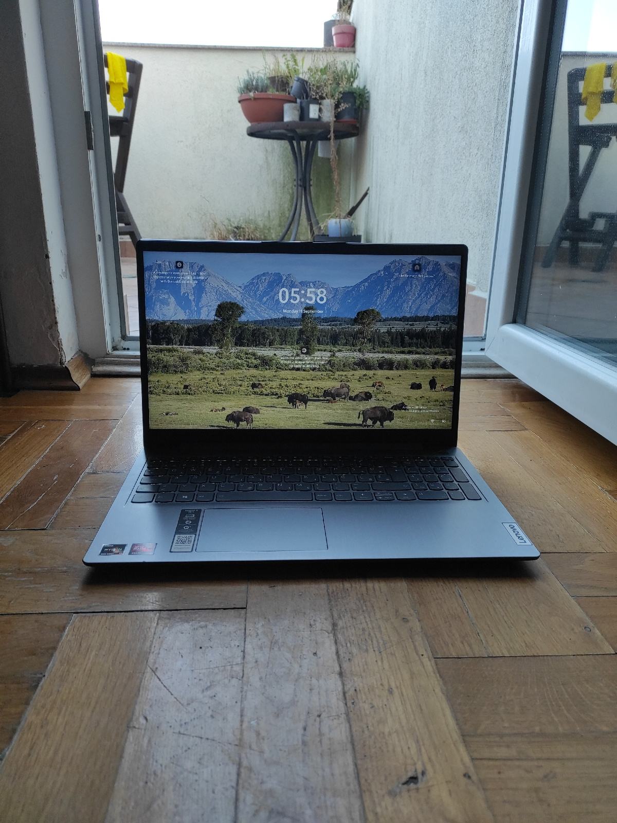 prodajem Lenovo laptop