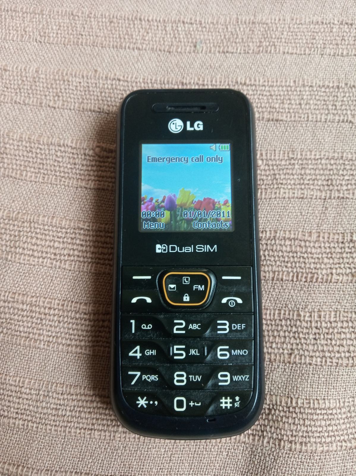 LG A190 dual sim, sve mreže, nema hr meni,sa punjačem