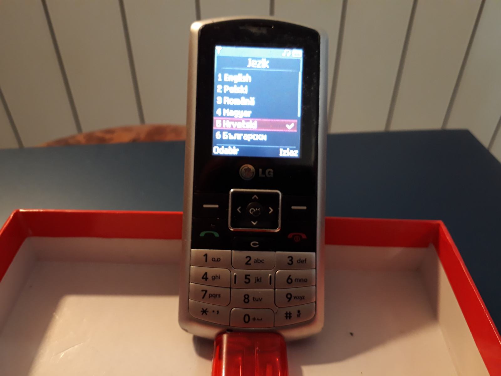 LG KP170 u dobrome stanju na sve mreže,prima sve SIM kartice!!!!!!!!!!