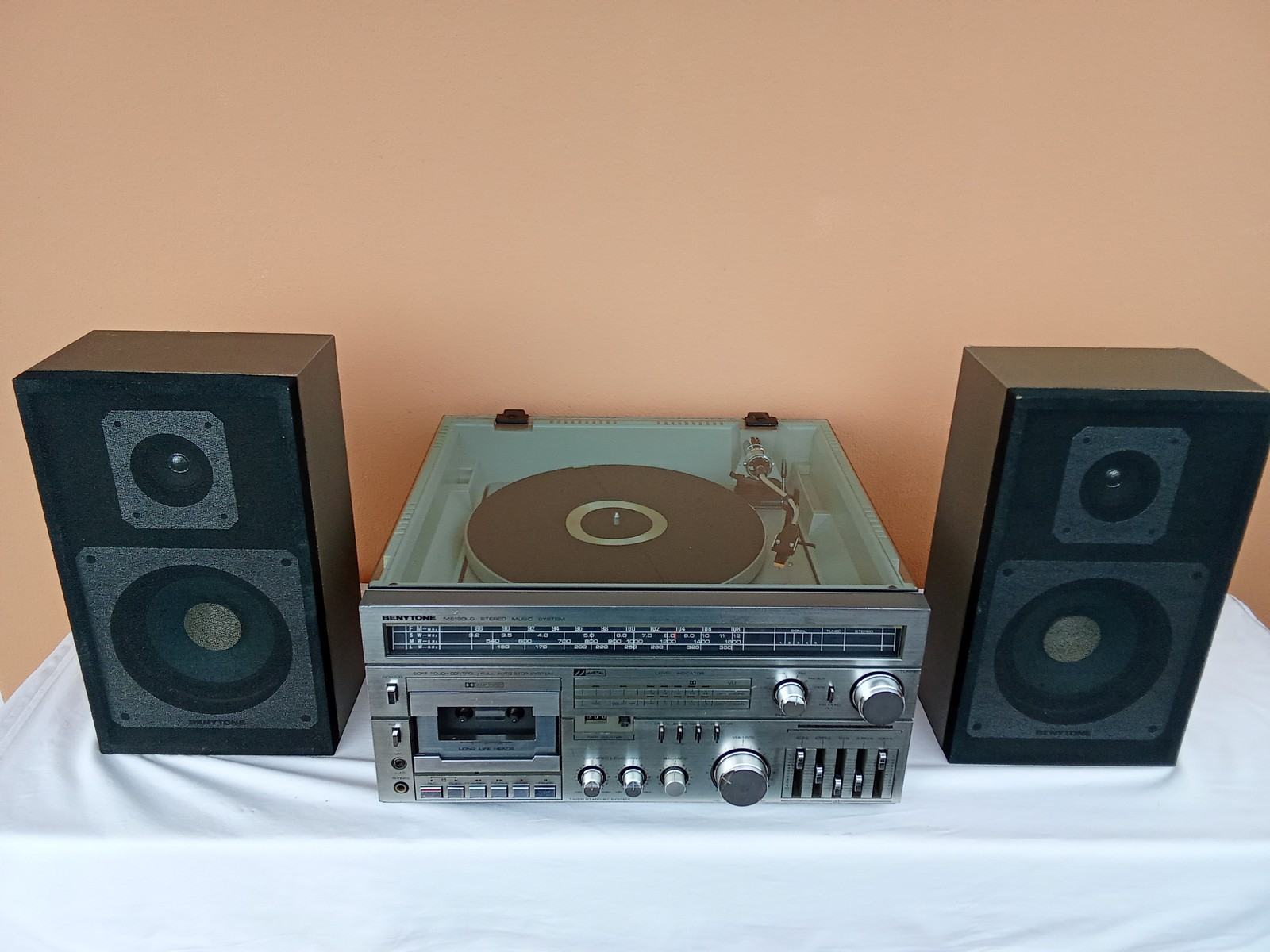 Benytone: gramofon, pojačalo, ekvilajzer, radio, zvučnici, BT, 70-90