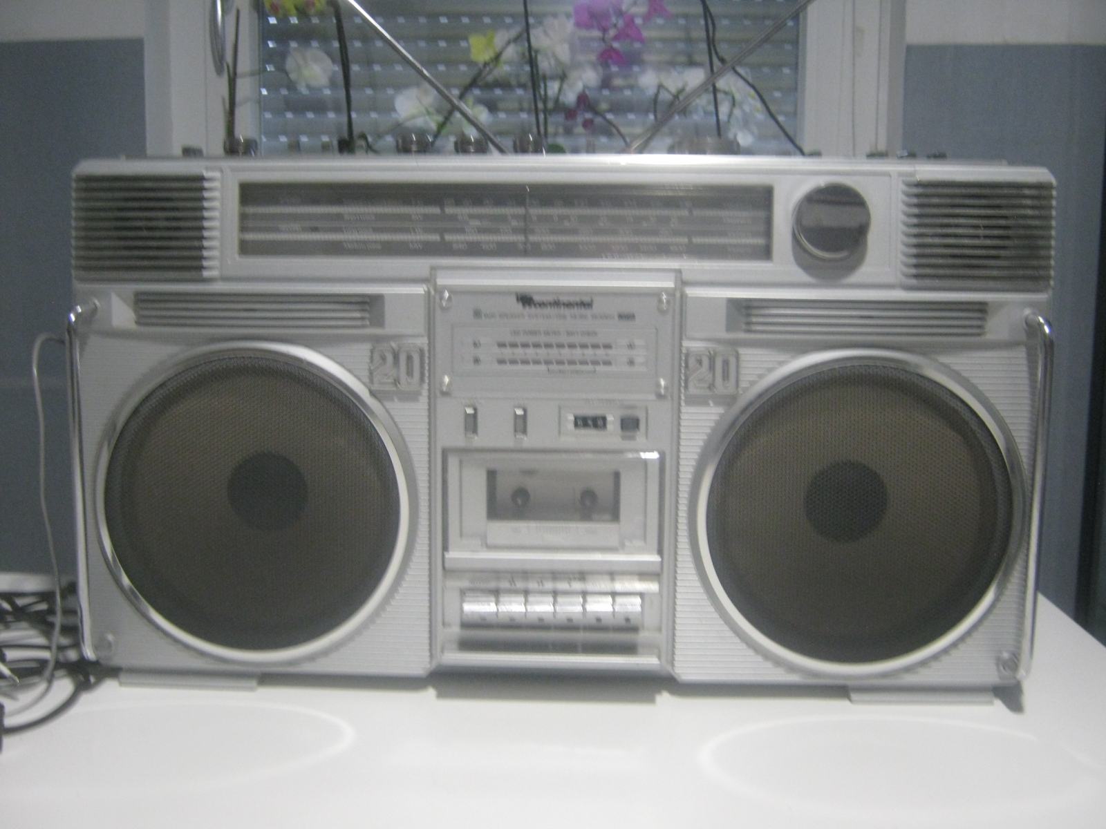 BOOMBOX 80.e Continental GA-300 sačuvan kao nov SAMO 299 eura