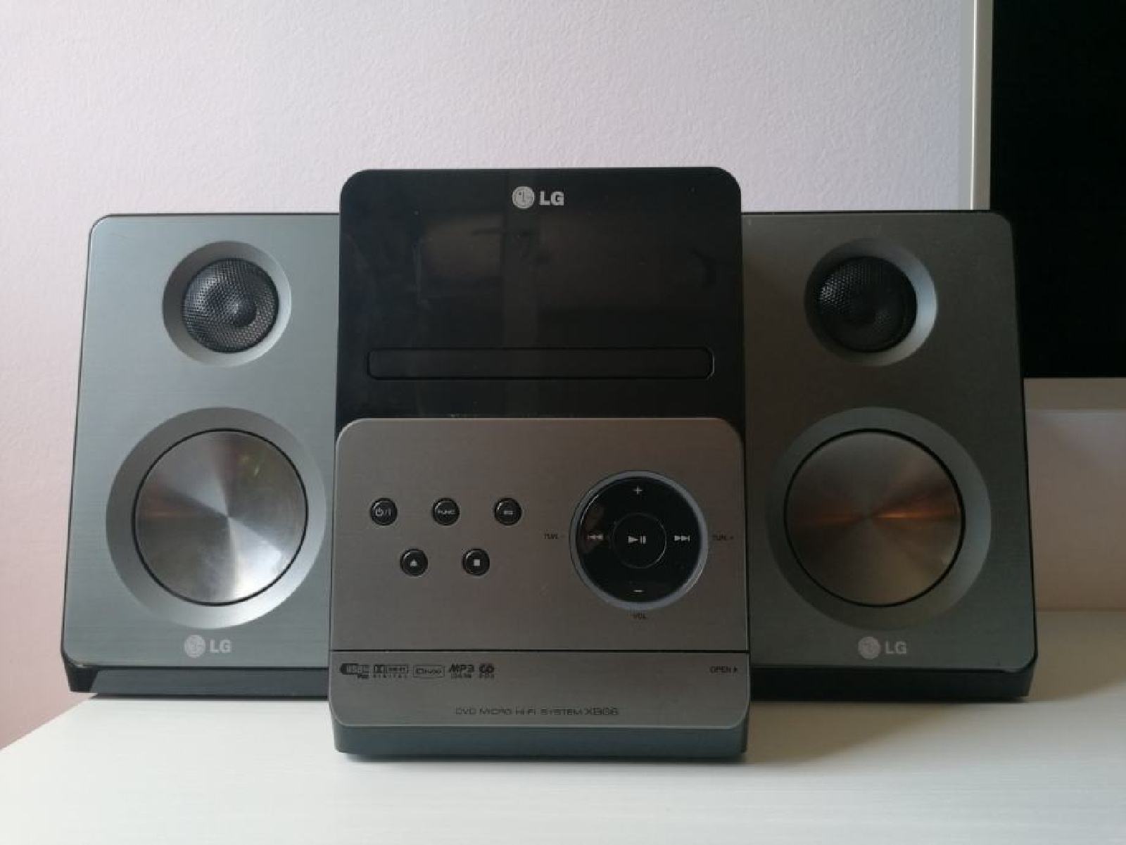 LG DVD MICRO HI-FI SYSTEM XB66 DVD R/W MP3 + 2 zvučnika + daljinski