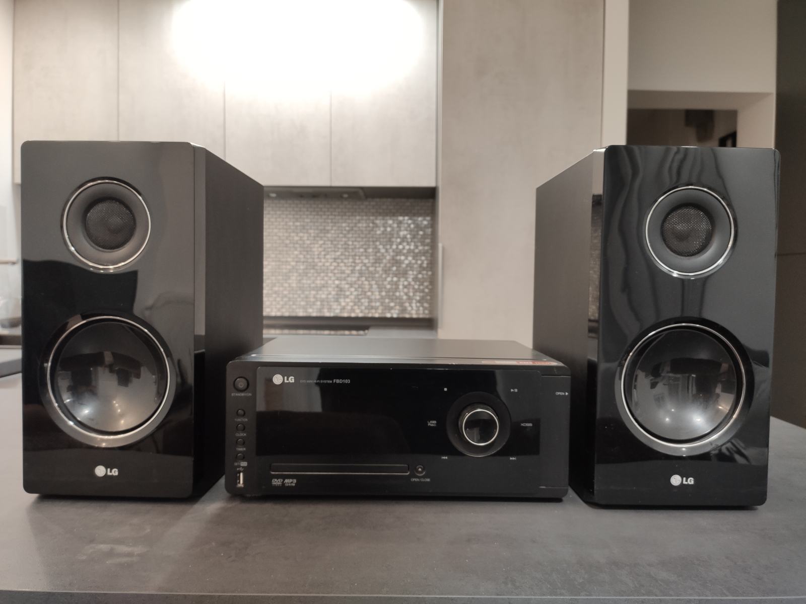 LG mini HI-FI System FDB103