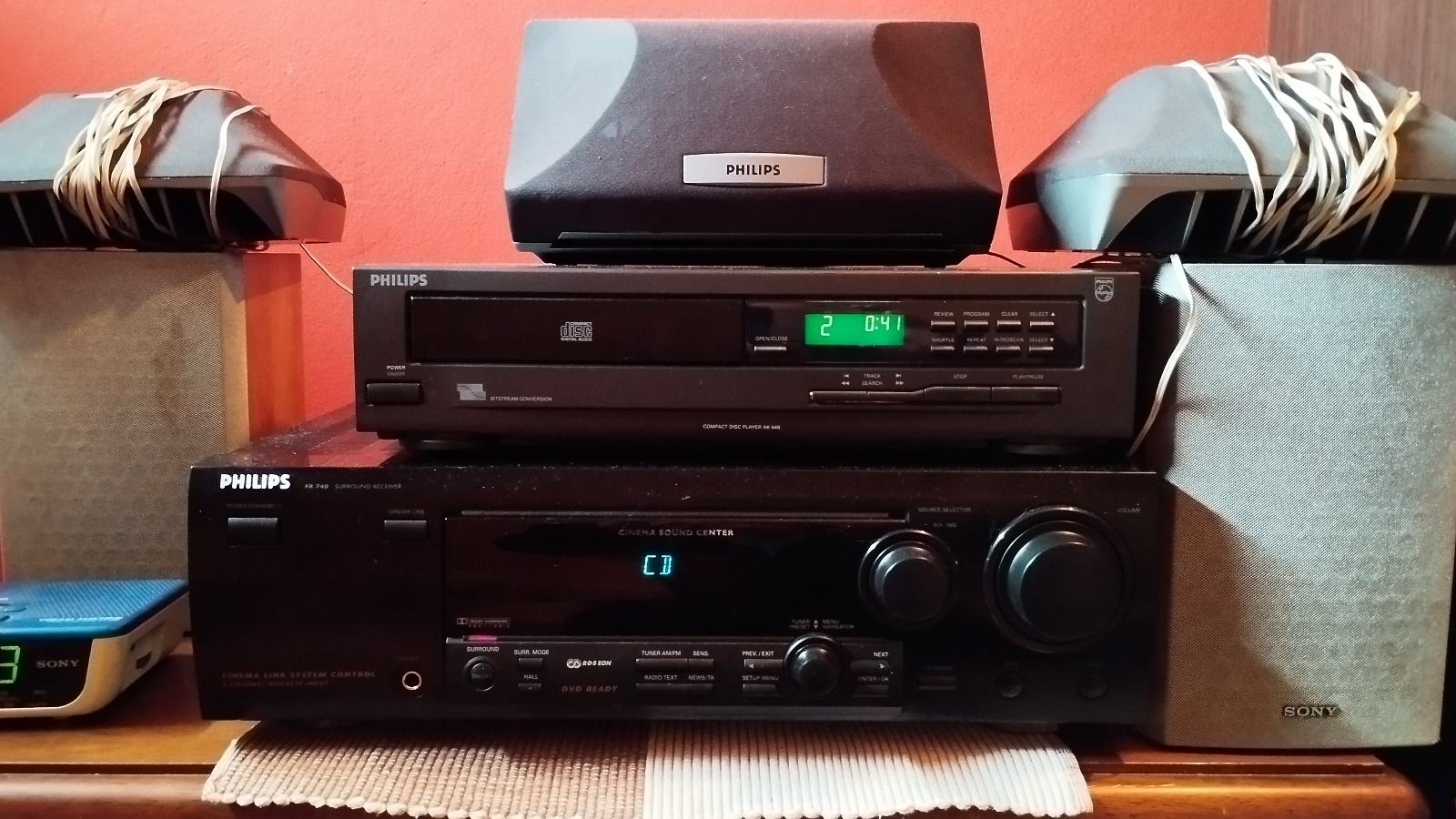 Muzička linija Philips .reciver CD kazetofon 5 zvučnika