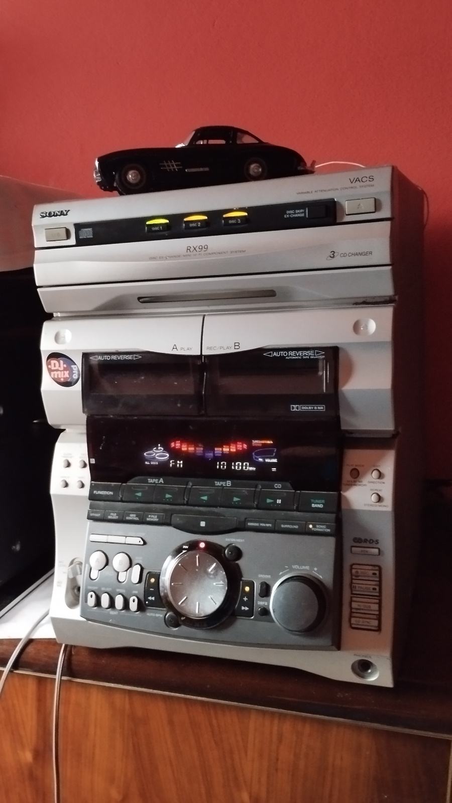 Muzička linija Sony rx 99 .top model sa zvučnicima