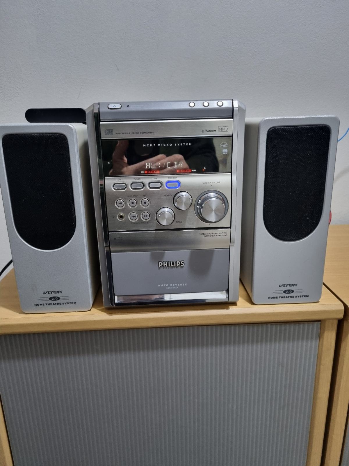 Philips linija sa zvučnicima