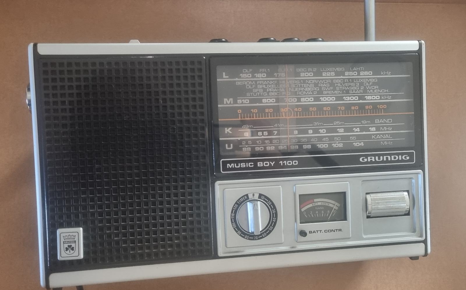 Prodajem Grunding radio MUSIC BOY 1100