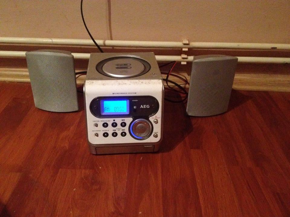 Prodajem mini liniju AEG