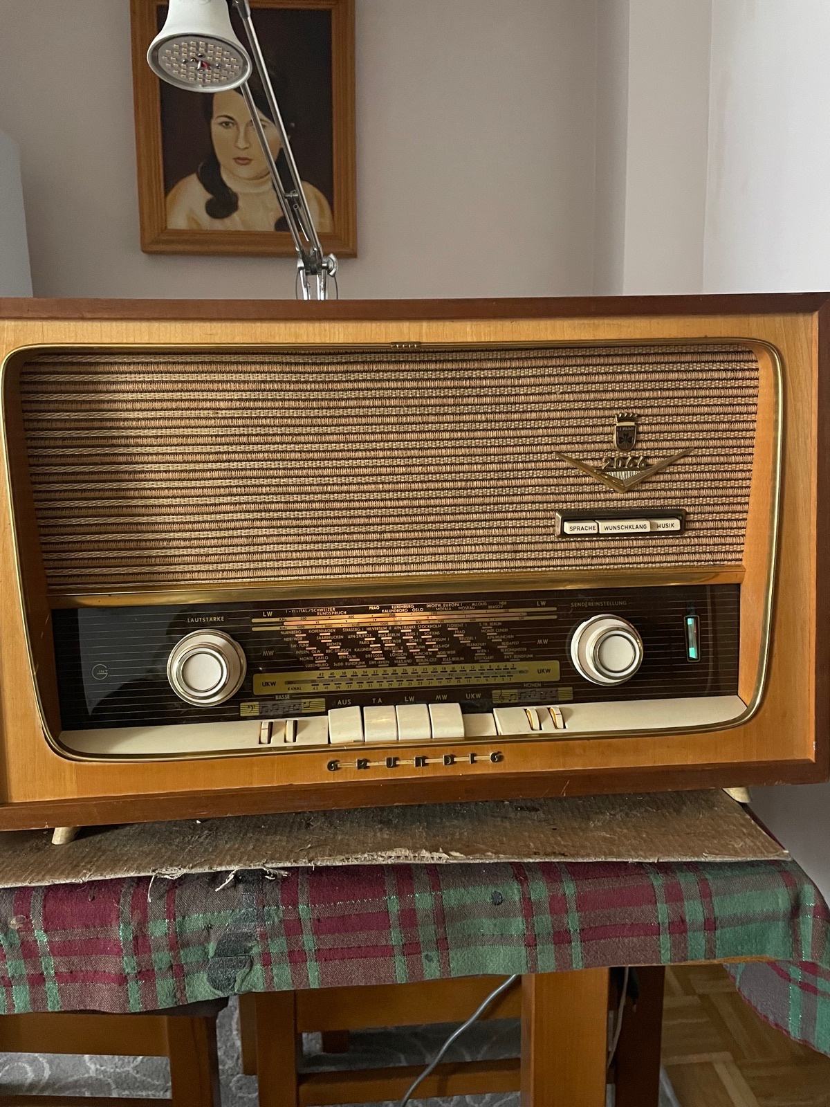 Radio grundig 2066 na lampe ispravan iz 1958g.