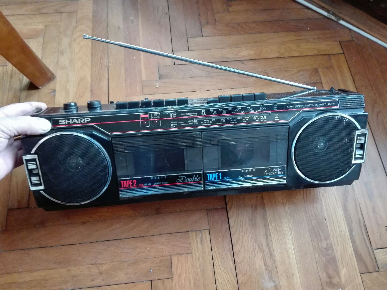 Radio kasetofon Sharp