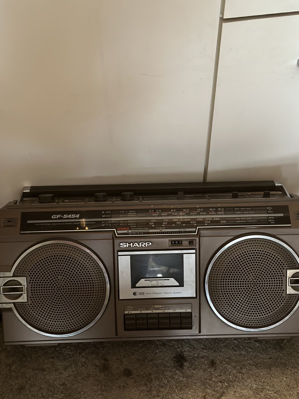 Radio kasetofon Sharp