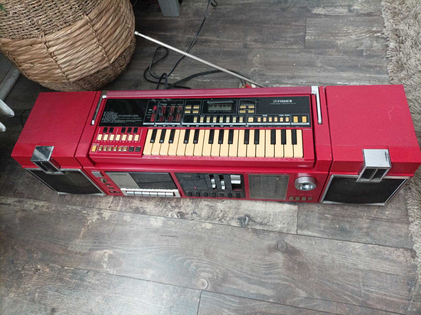 Retro radio kazetofon Fisher sc -300k sa sintisajzerom