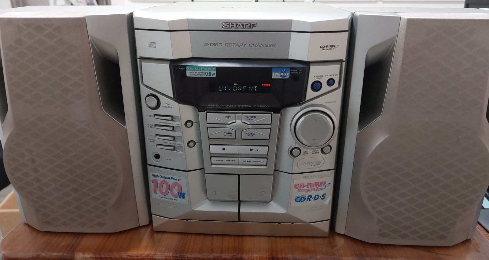 Sharp linija CD-E200