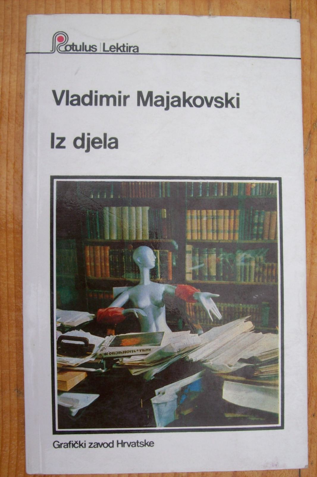IZ DJELA - Vladimir Majakovski