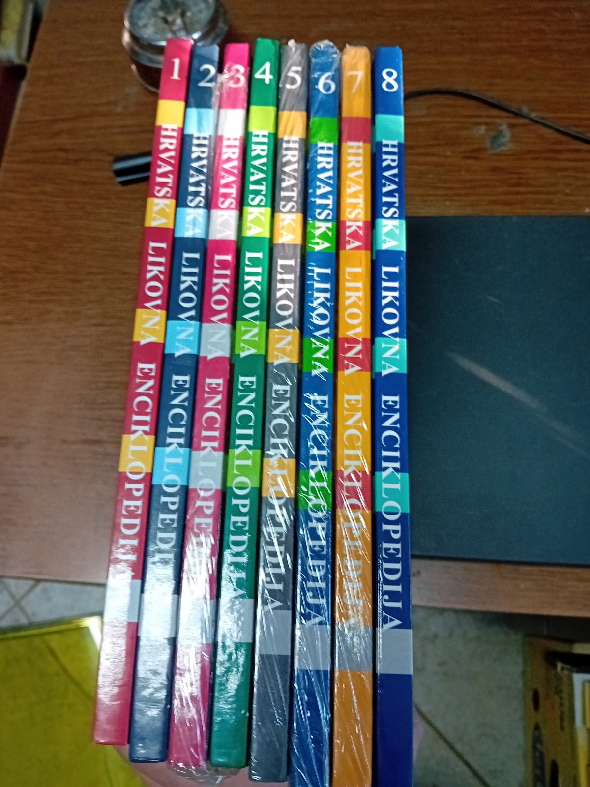 hrvatska likovna enciklopedija komplet 8 knjiga