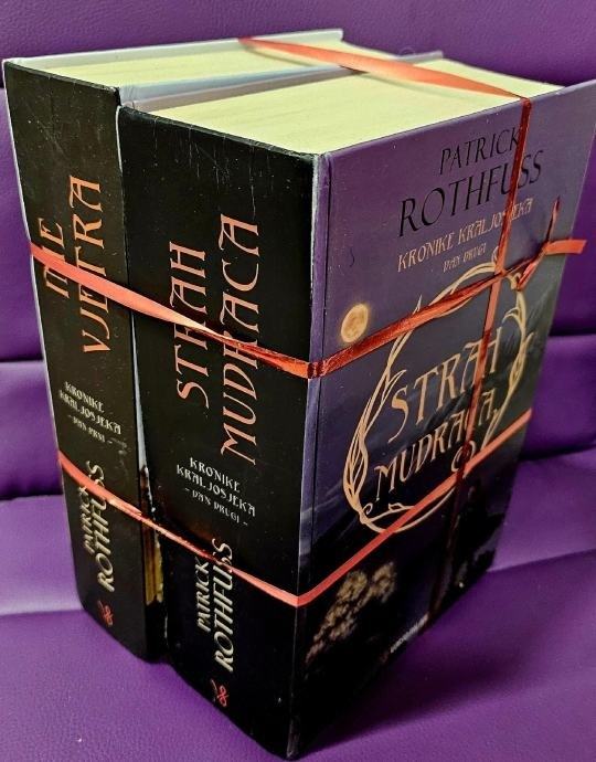 Patrick Rothfuss: KRONIKE KRALJOSJEKA, IME VJETRA - STRAH MUDRACA LOŠI